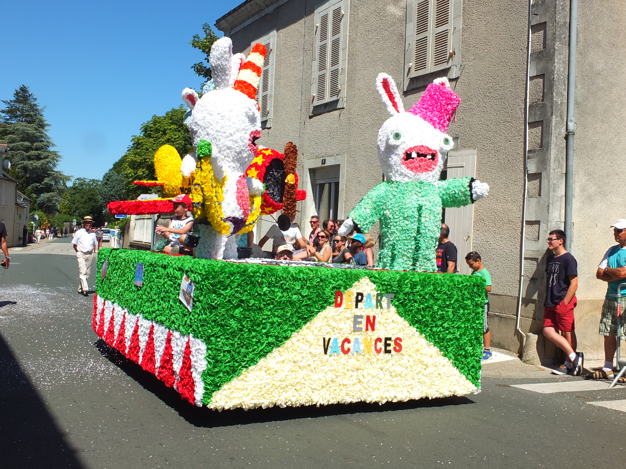 Corso Fleuri du 15 août, fête foraine, croisières et feu d'artifices ...