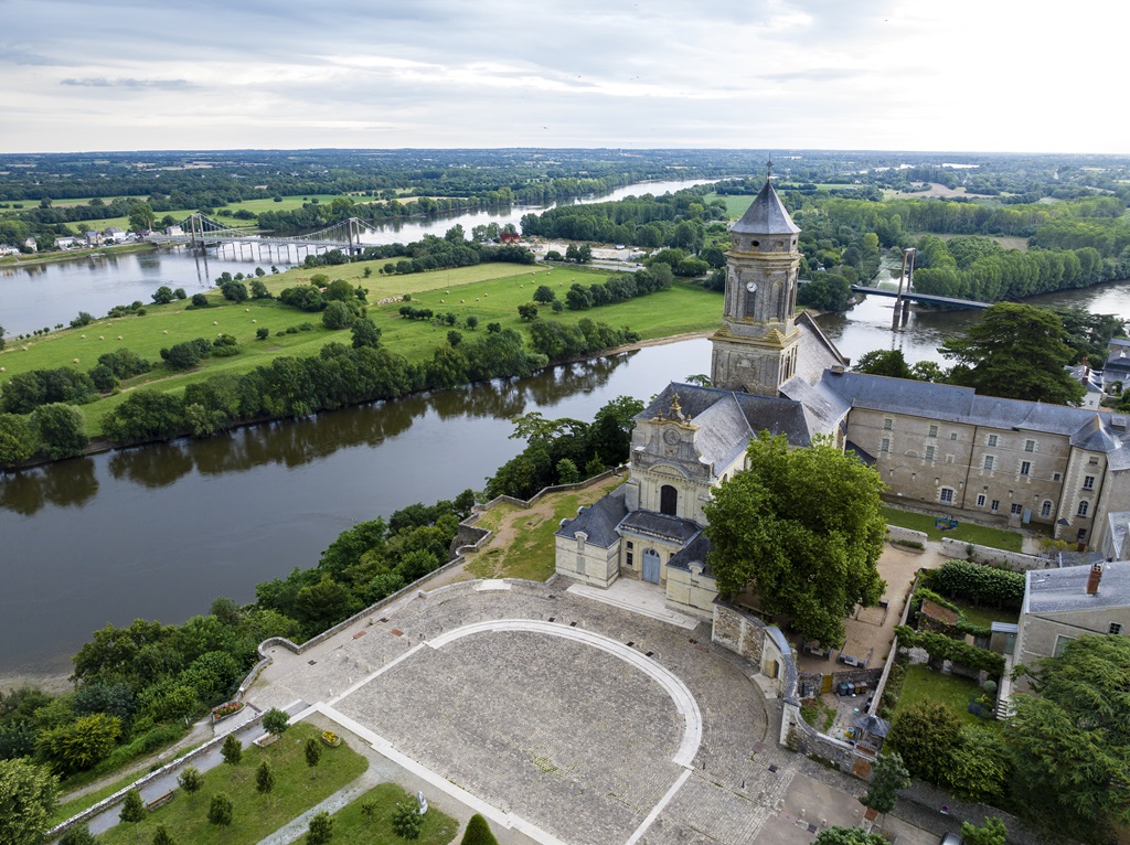Panorama de l'esplanade du Mont Glonne, MAUGES-SUR-LOIRE | Anjou Tourisme