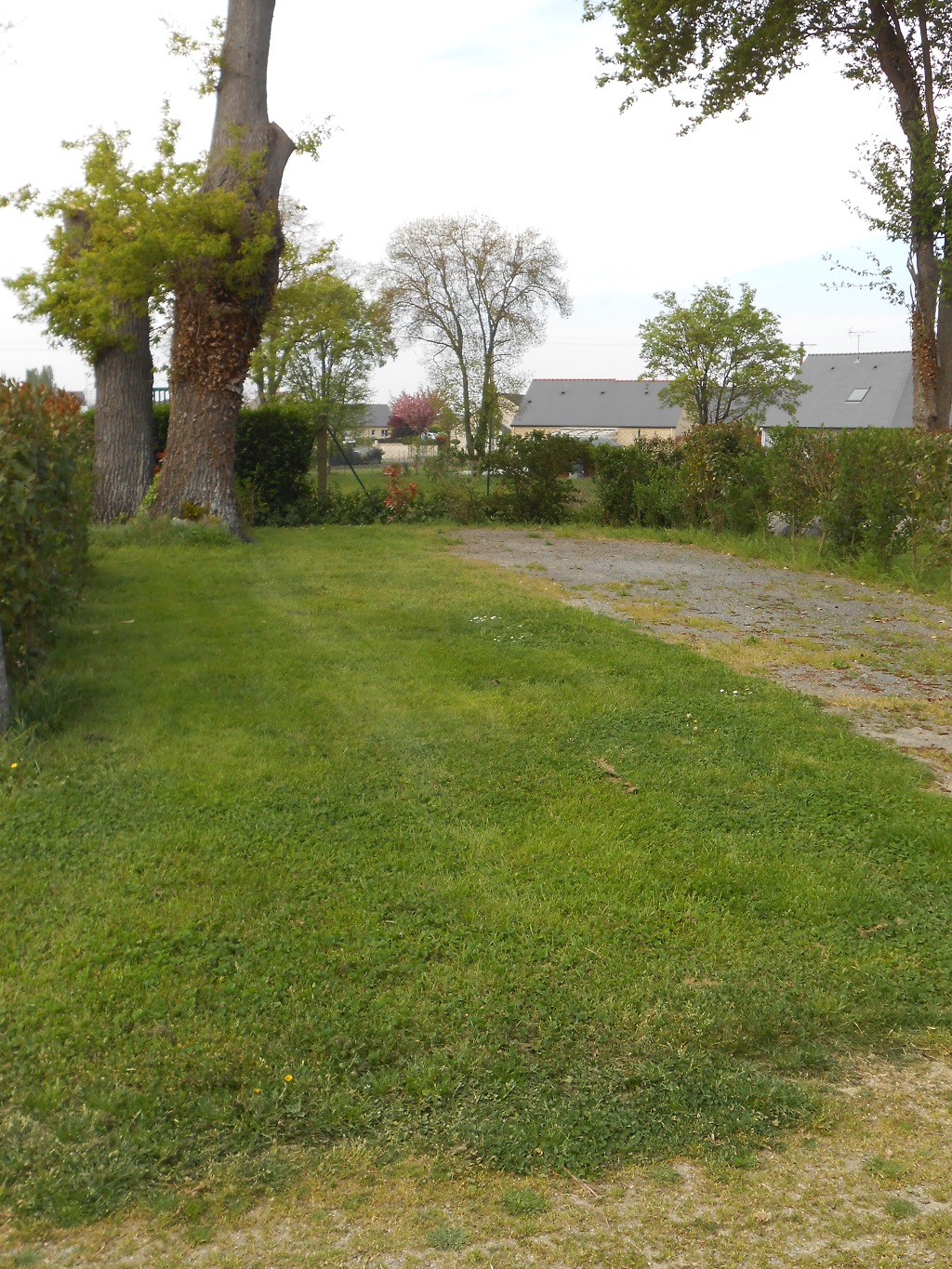 AIRE AU CAMPING DE VERN D'ANJOU, ERDRE-EN-ANJOU